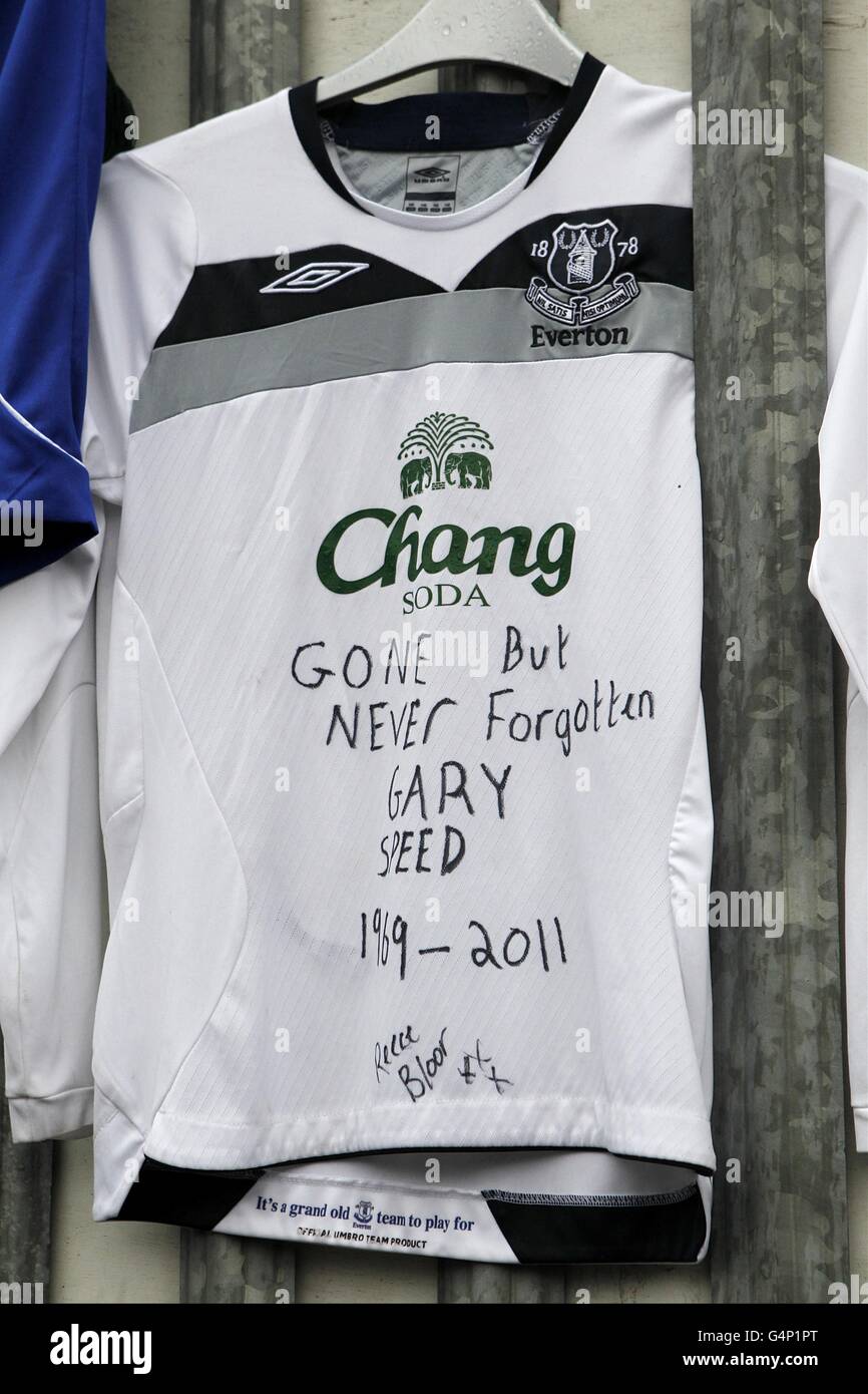 Gary speed tribute hi-res stock photography and images - Alamy