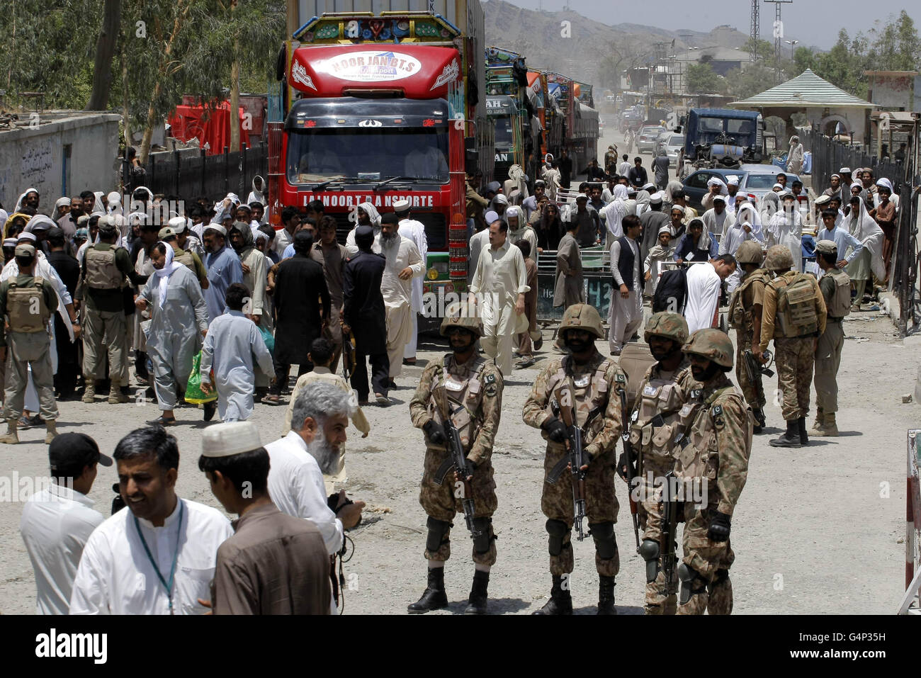 Border soldiers people on hi-res stock photography and images - Alamy