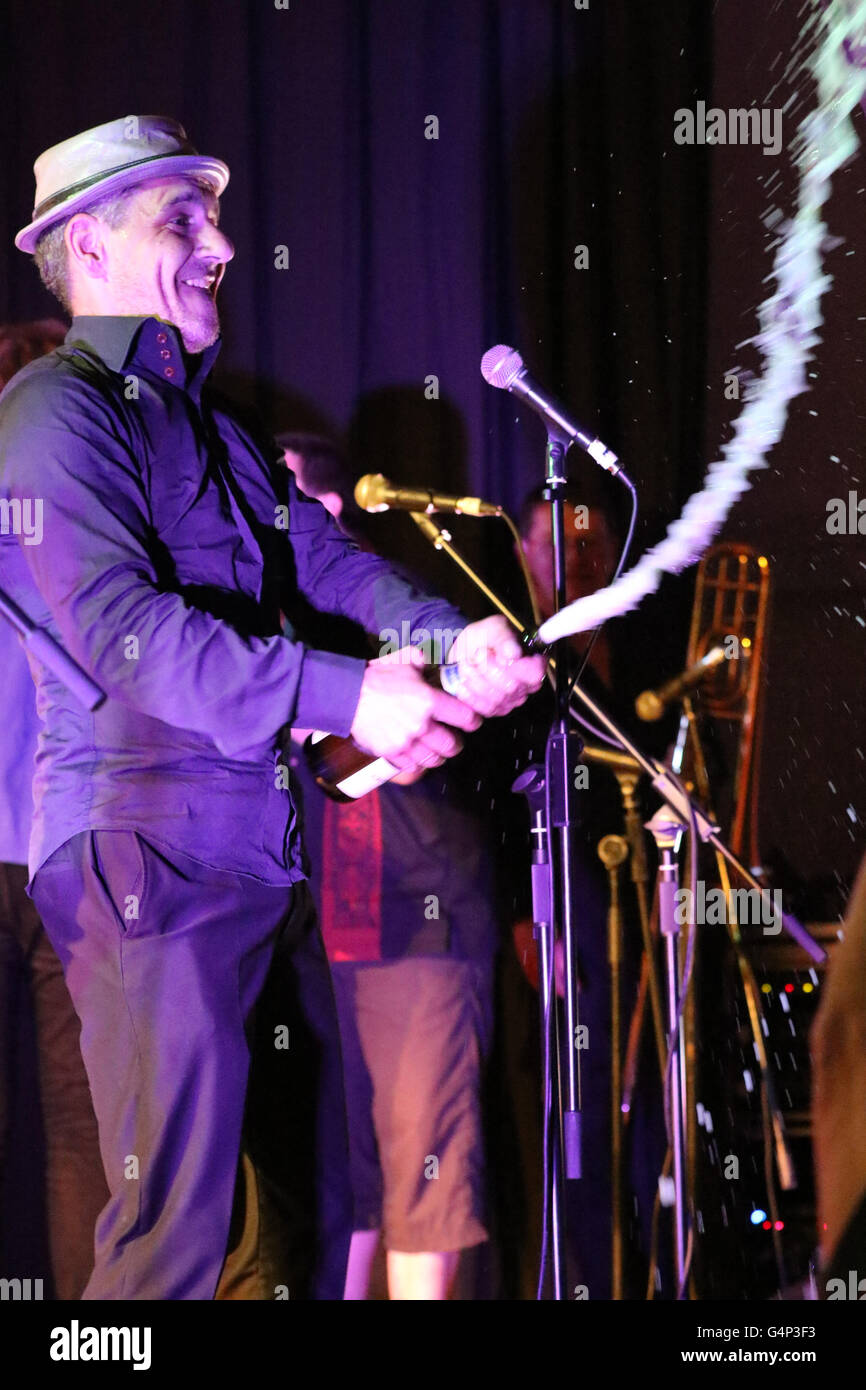 Sw band hi-res stock photography and images - Alamy