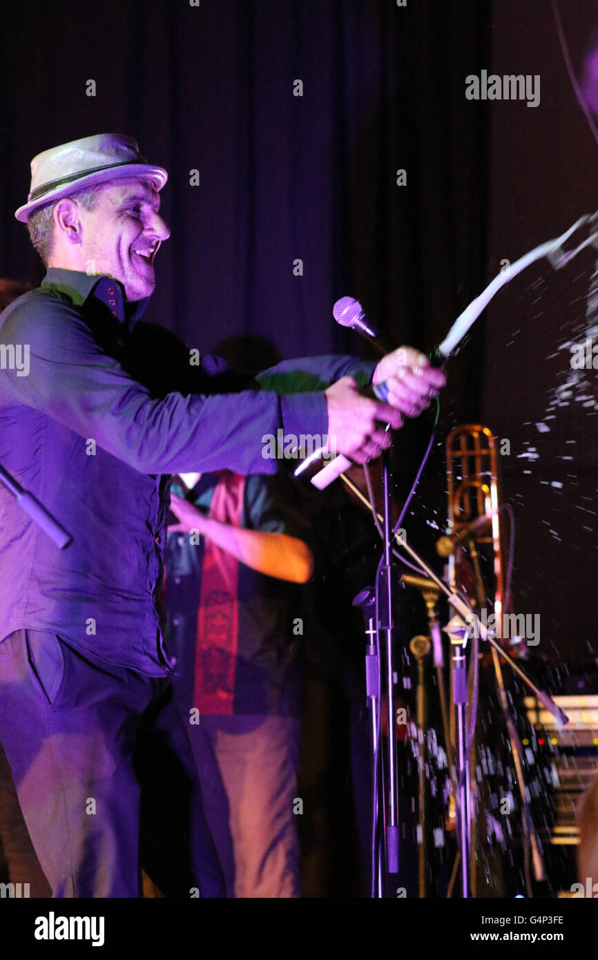 Sw band hi-res stock photography and images - Alamy