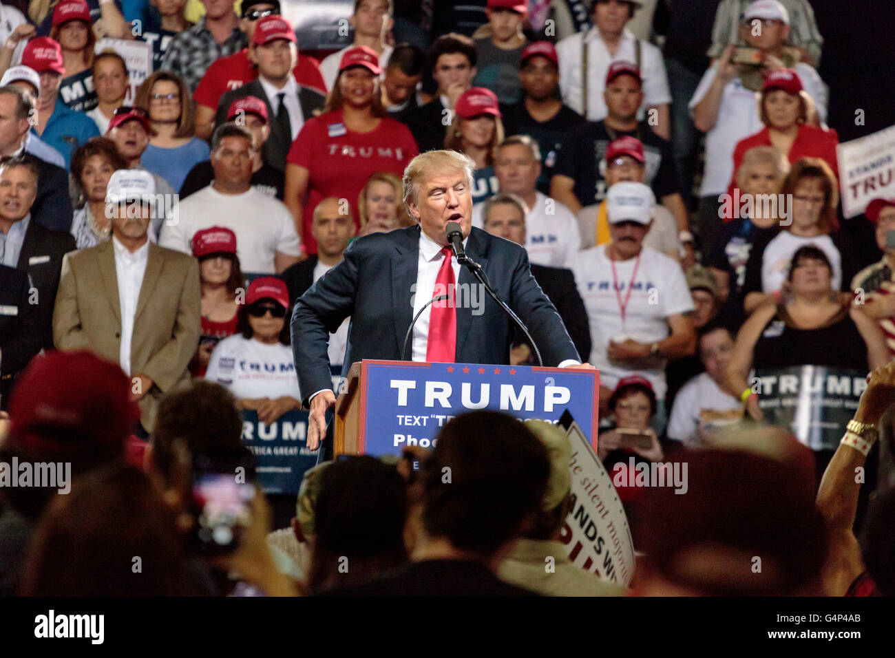Donald trump presidential campaign rally hi-res stock photography and ...