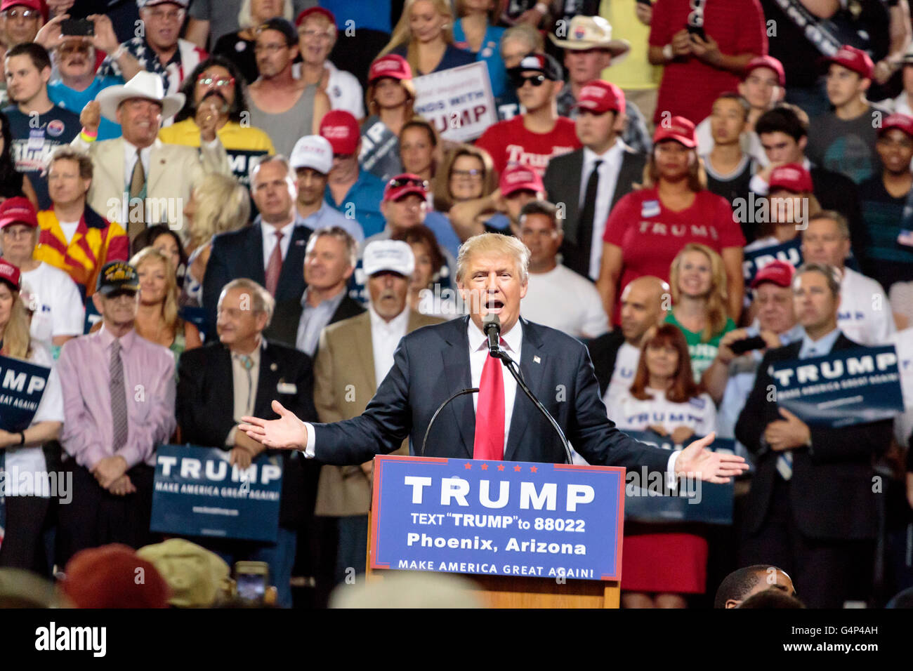 Donald trump presidential campaign rally hi-res stock photography and ...