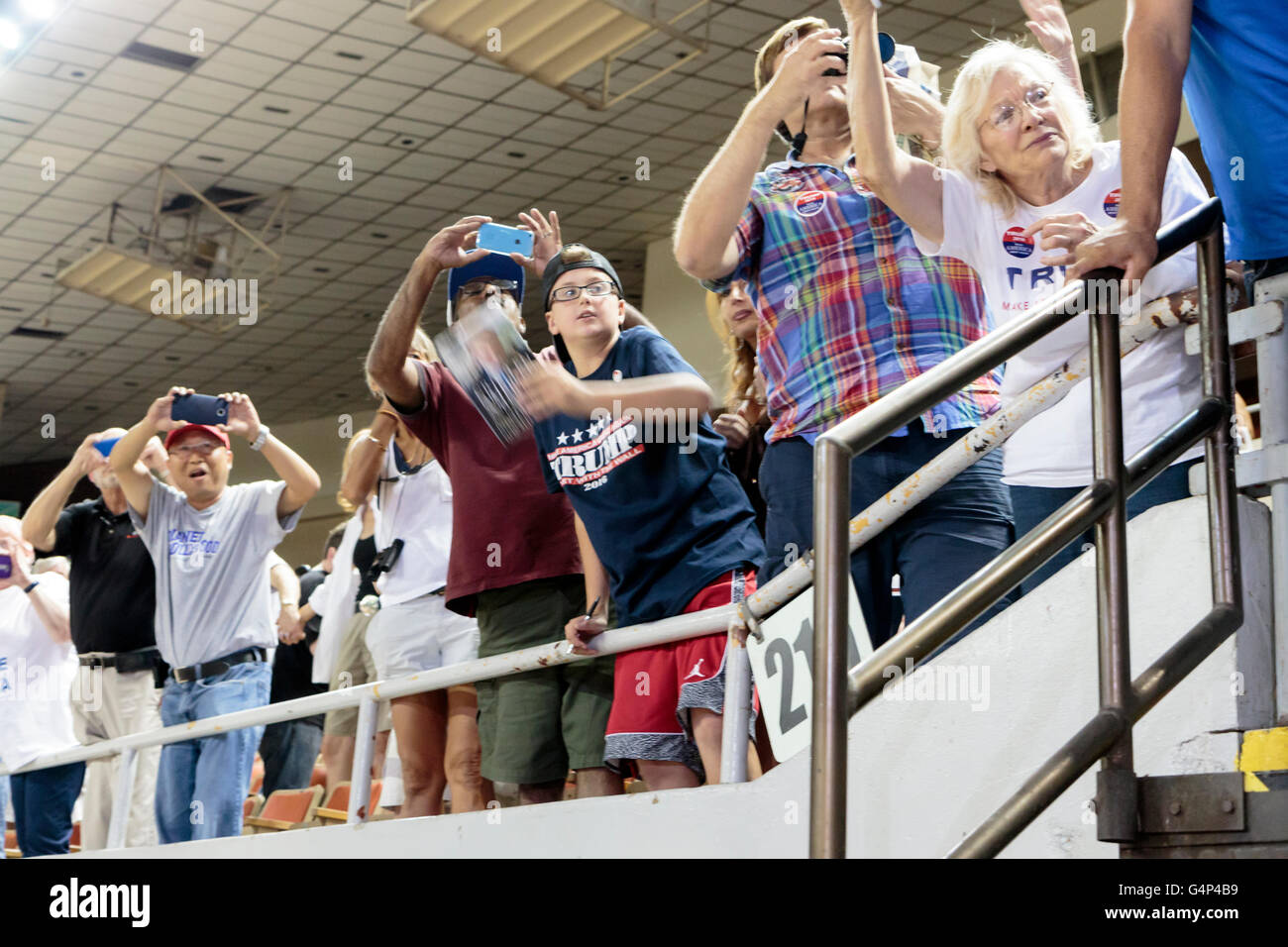 Veterans memorial coliseum phoenix hi-res stock photography and images ...