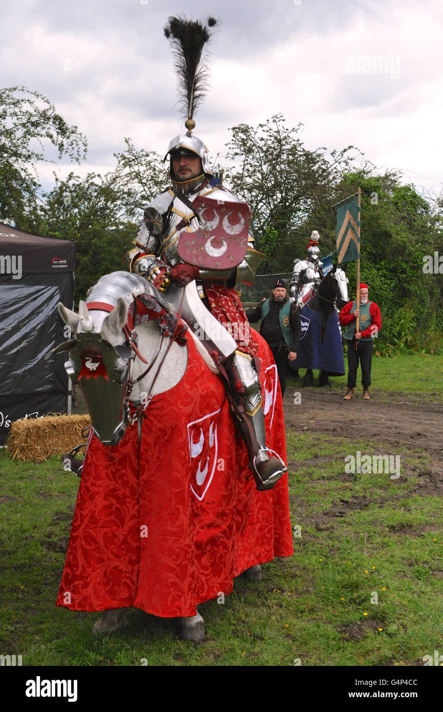 King henry viii on horseback in armour hi-res stock photography and ...