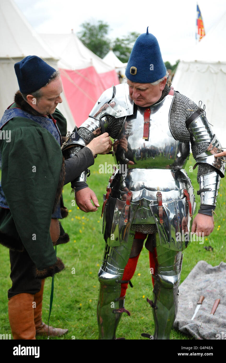 Greenwich, London, UK. 18th June, 2016. A re-enactor getting into ...