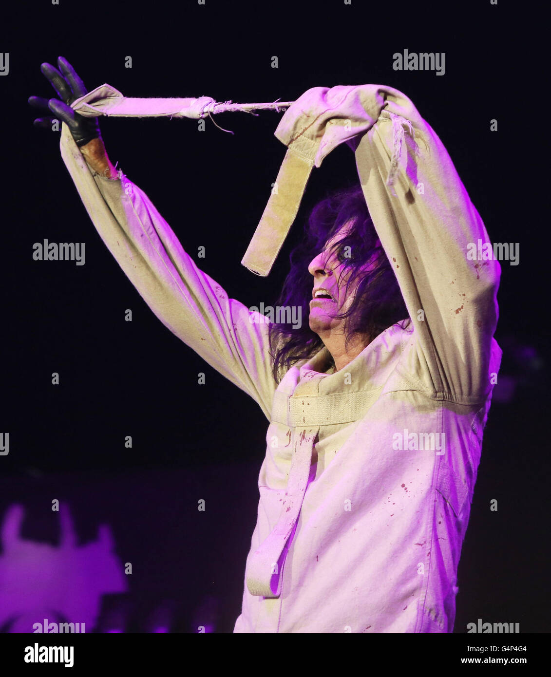 Alice cooper performance hi-res stock photography and images - Alamy