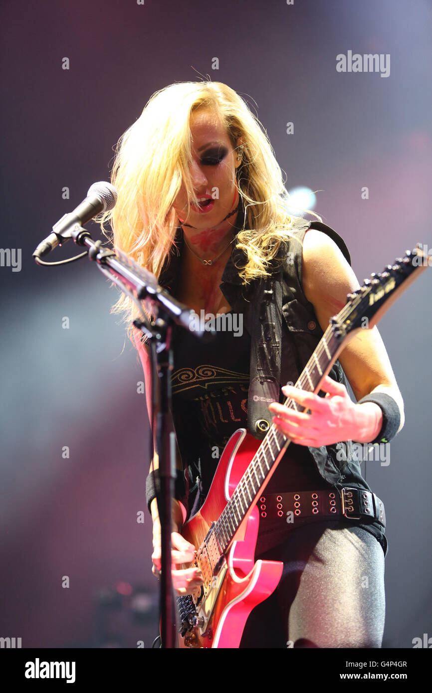 Alice Cooper Female Guitarist