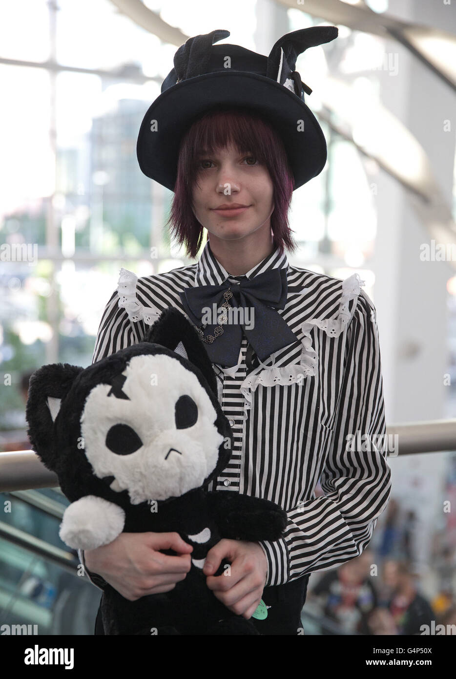 Denver, Colorado, USA. 18th June, 2016. A Denver Comic Con fan shows ...