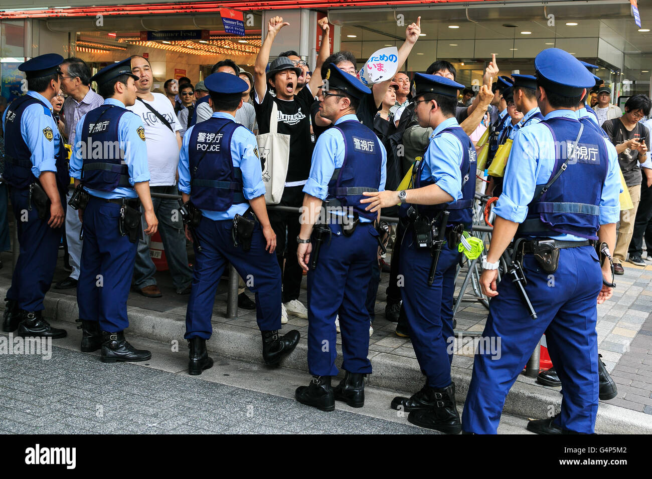 Tokyo police hi-res stock photography and images - Alamy
