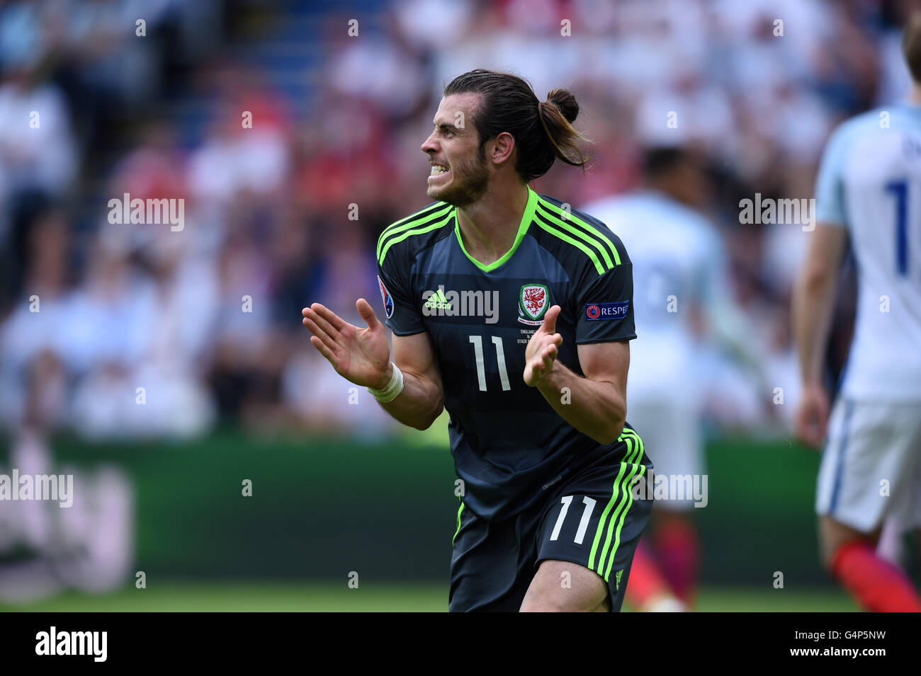 Gareth bale 2016 wales hi-res stock photography and images - Alamy