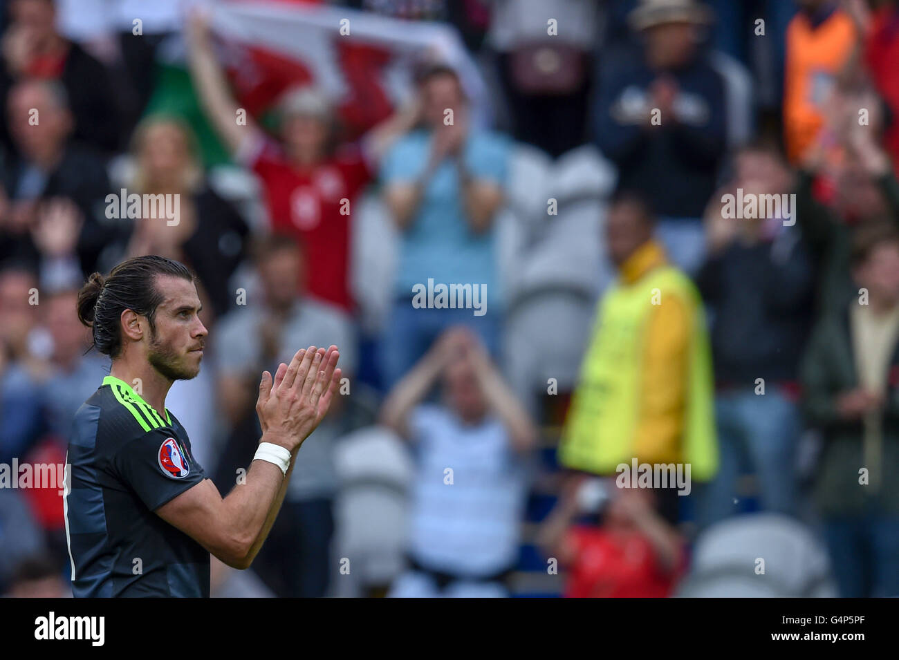Gareth bale 2016 wales hi-res stock photography and images - Alamy