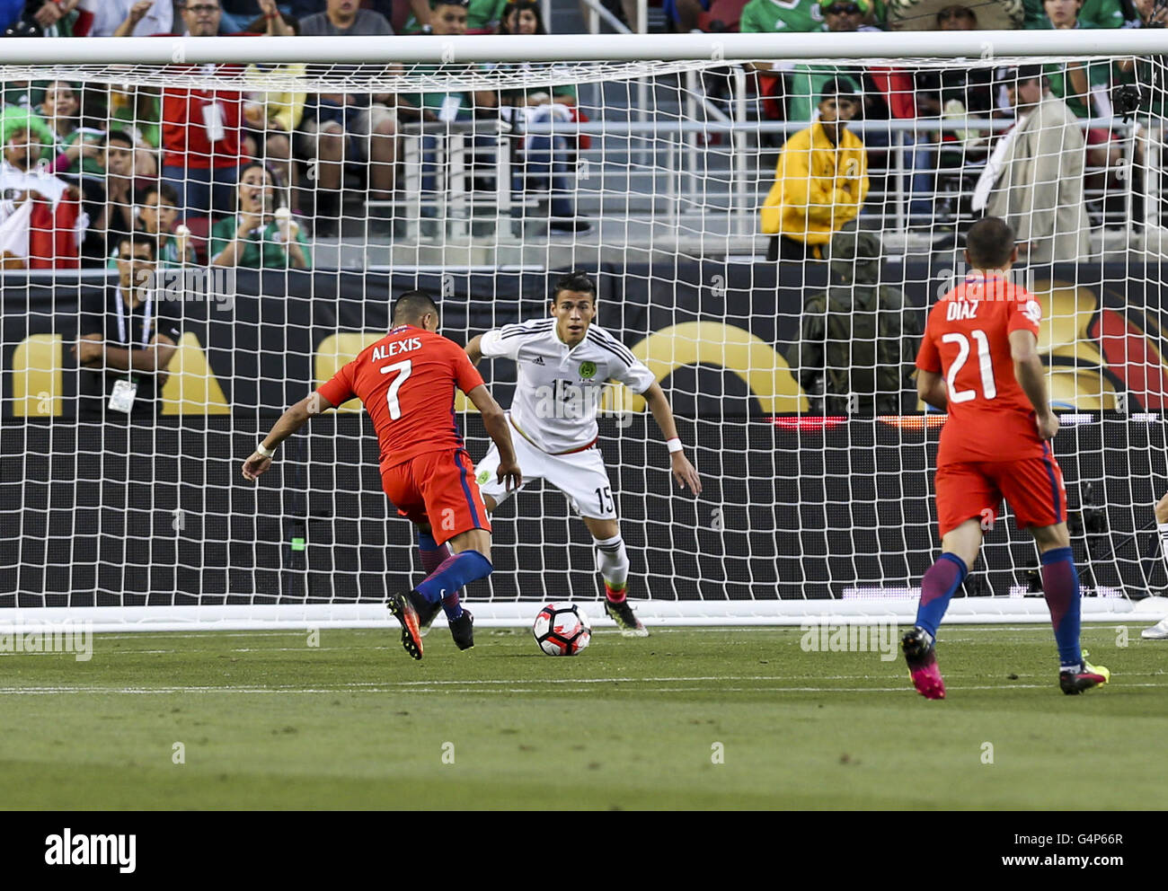 Chile forward alexis sanchez 7 hi-res stock photography and images - Alamy