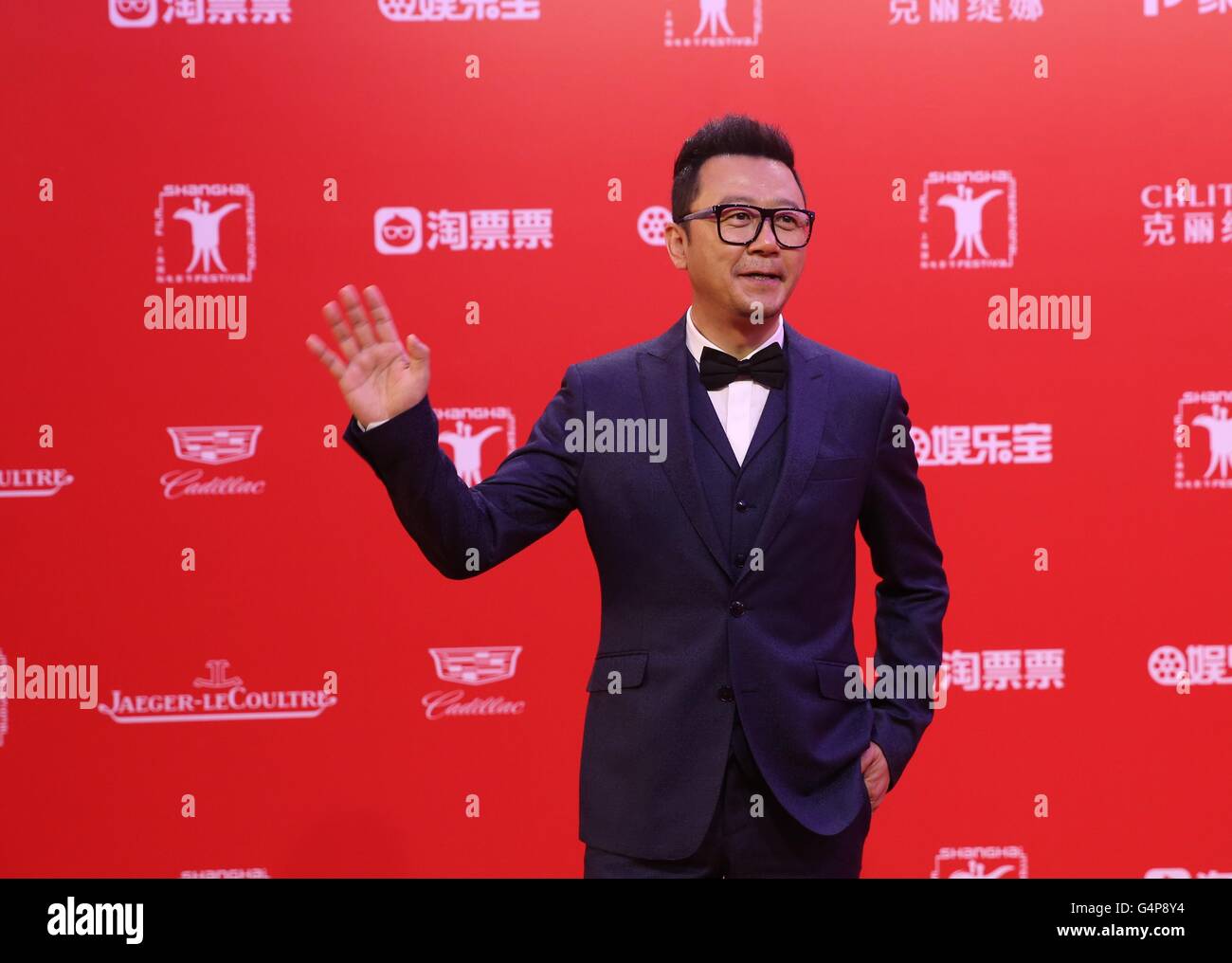 Shanghai, China. 19th June, 2016. Actor Guo Tao poses on the red carpet ...