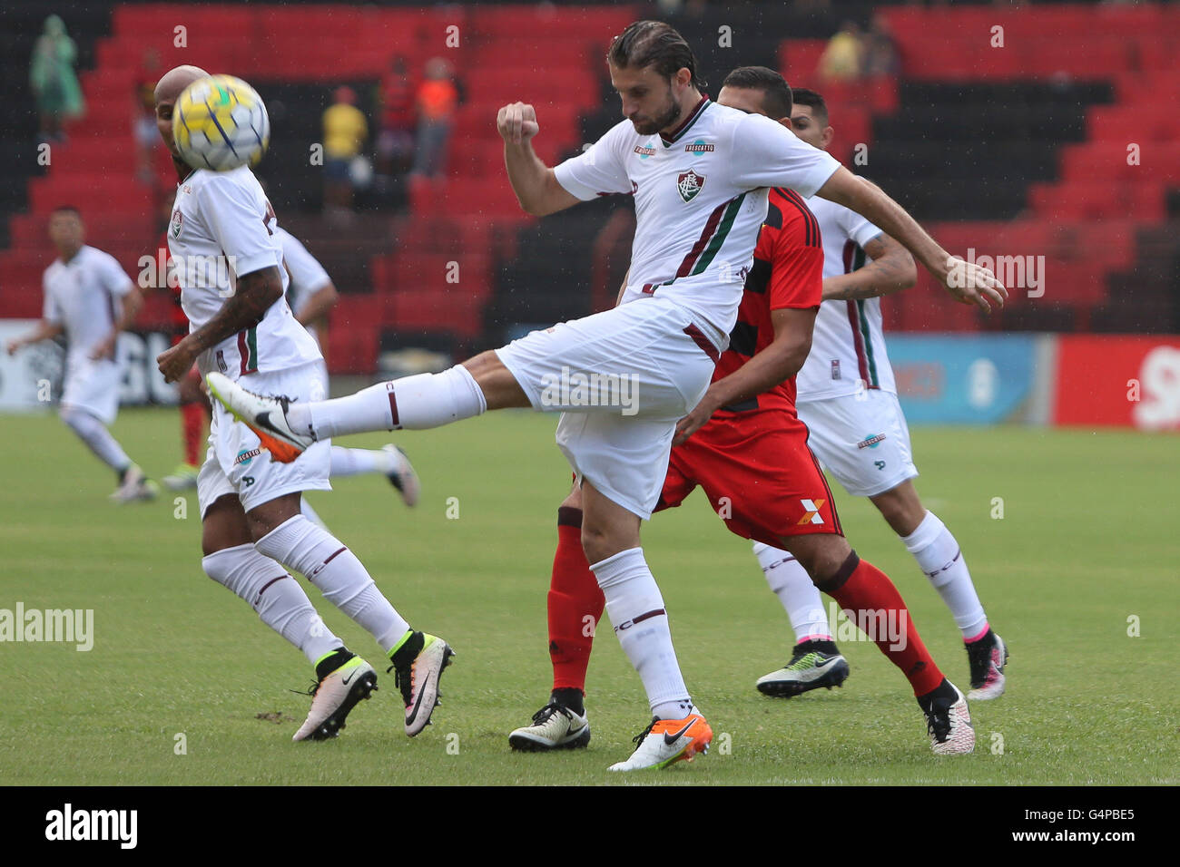 RECIFE, PE - 19/06/2016: SPORT X FLUMINENSE - Fluminense defender ...