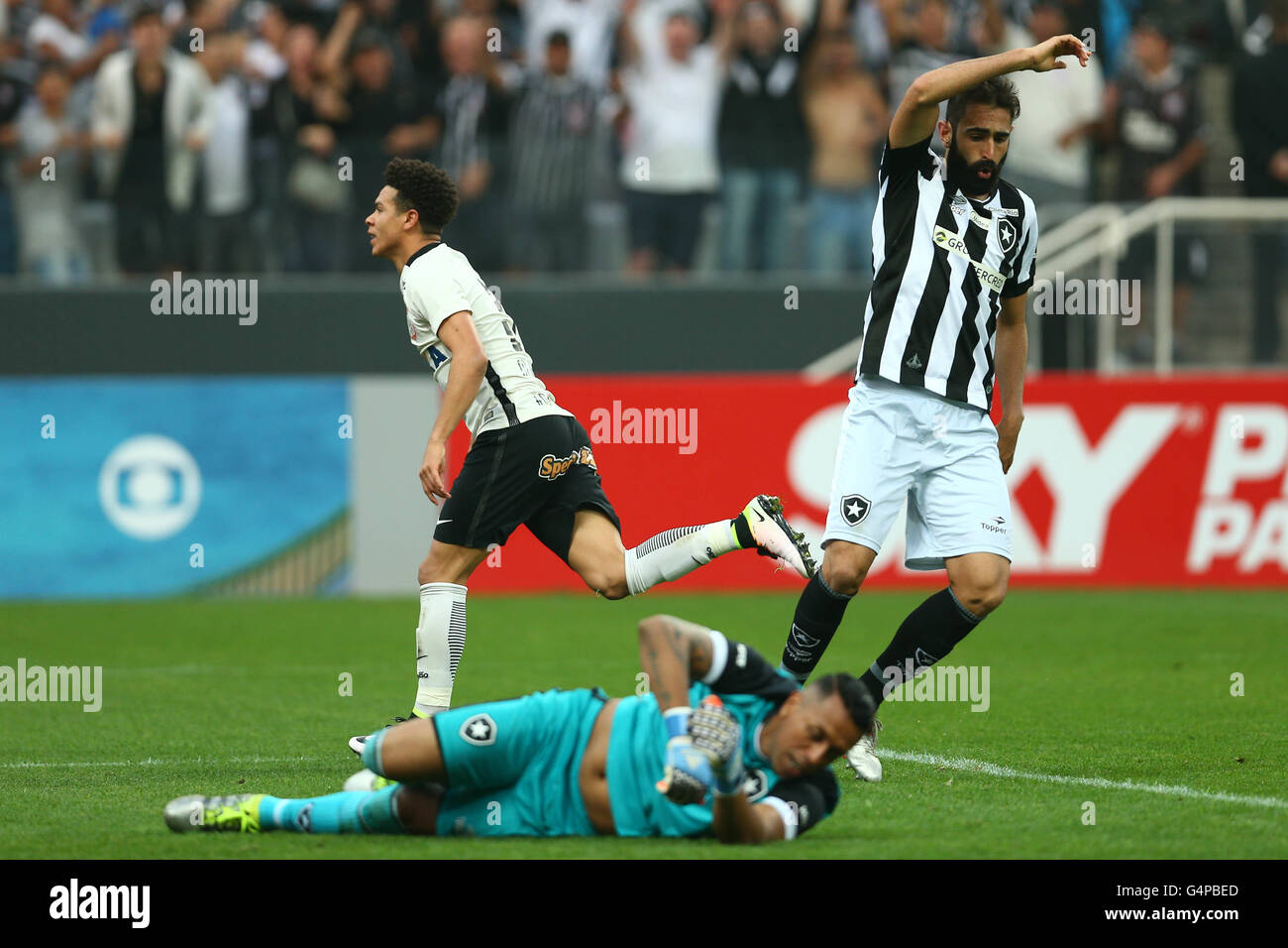 SAO PAULO, Brazil - 19/06/2016: CORINTHIANS X BOTAFOGO - Marquinhos ...
