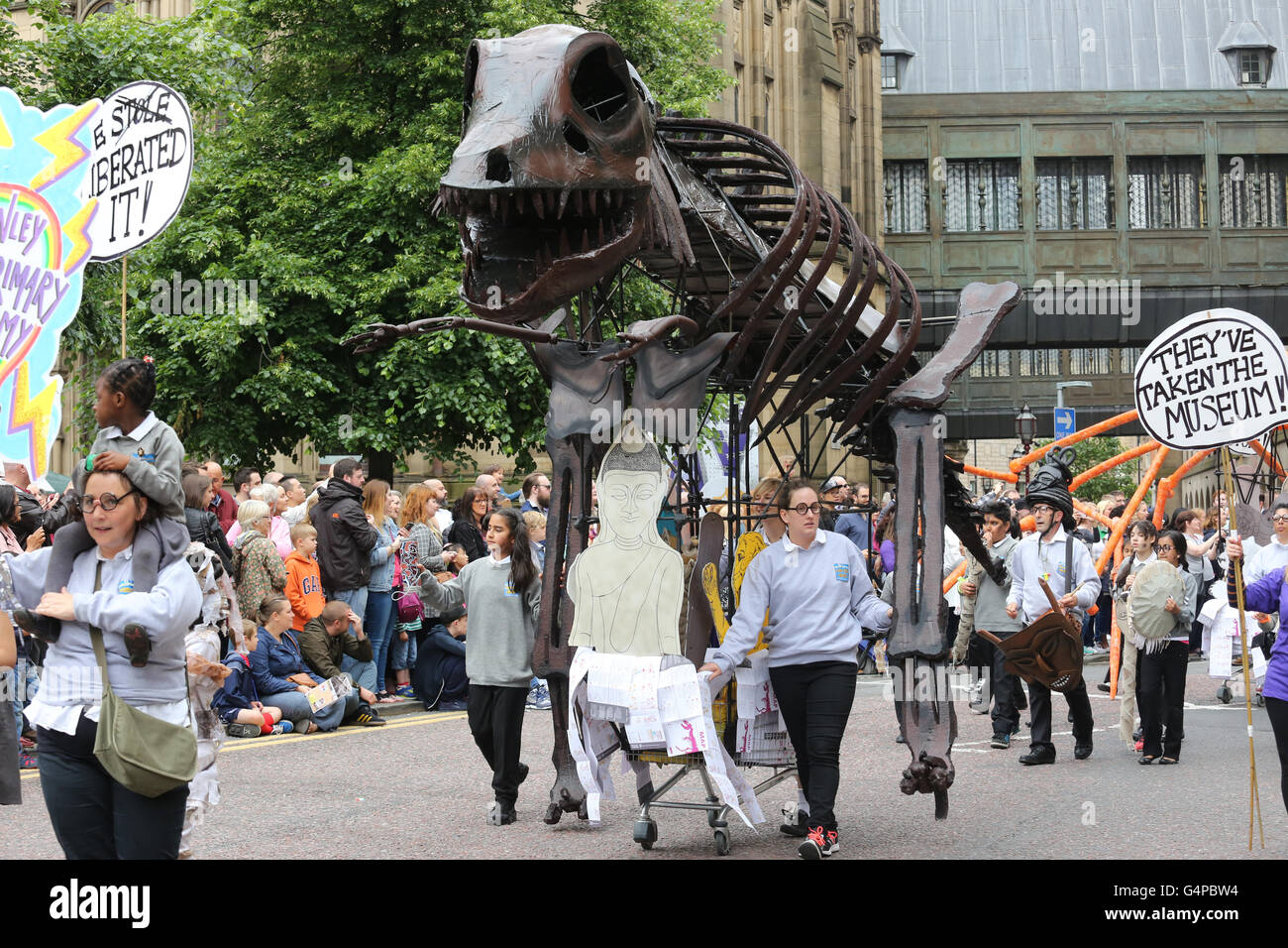 Manchester museum dinosaur hi-res stock photography and images - Alamy