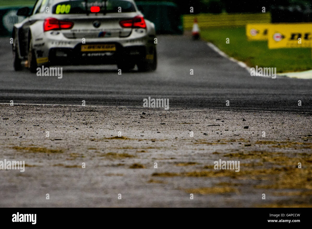 Dalton-On-Tees, North Yorkshire, UK. 19th June, 2016. Sam Tordoff and ...