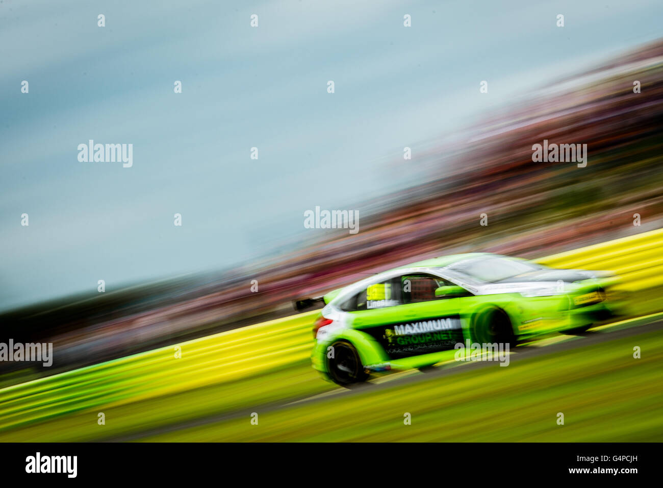Dalton-On-Tees, North Yorkshire, UK. 19th June, 2016. BTCC racing ...