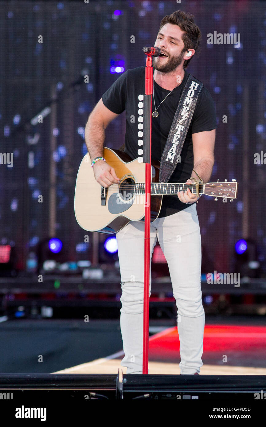 Chicago, Illinois, USA. 19th June, 2016. Country musician THOMAS RHETT ...