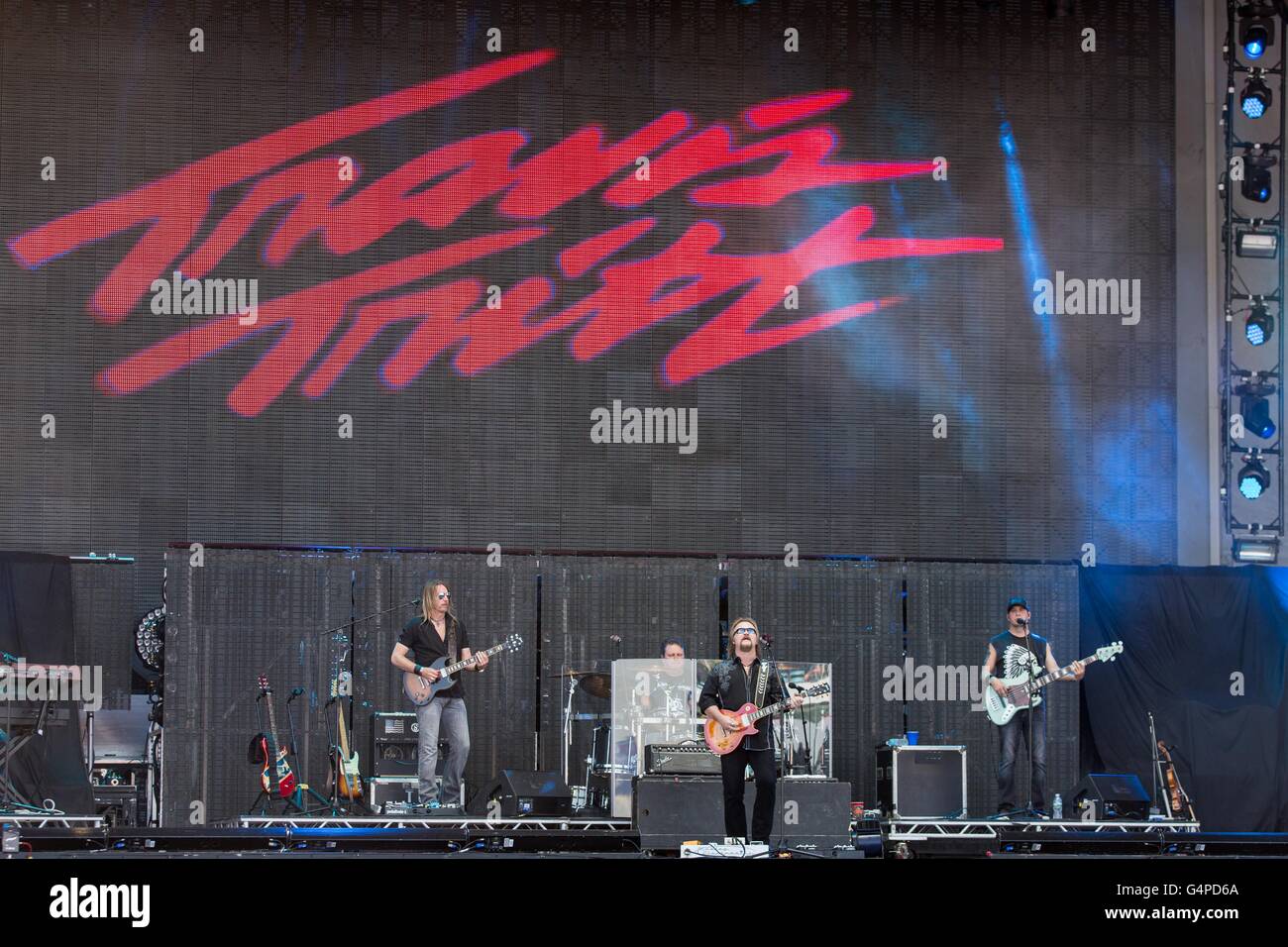 Chicago, Illinois, USA. 19th June, 2016. Country musician TRAVIS TRITT ...