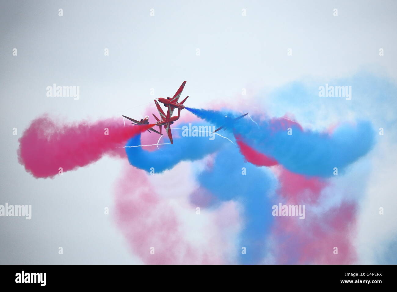 RAF Cosford, Wolverhampton, UK. 19th June, 2016. The Red Arrows ...