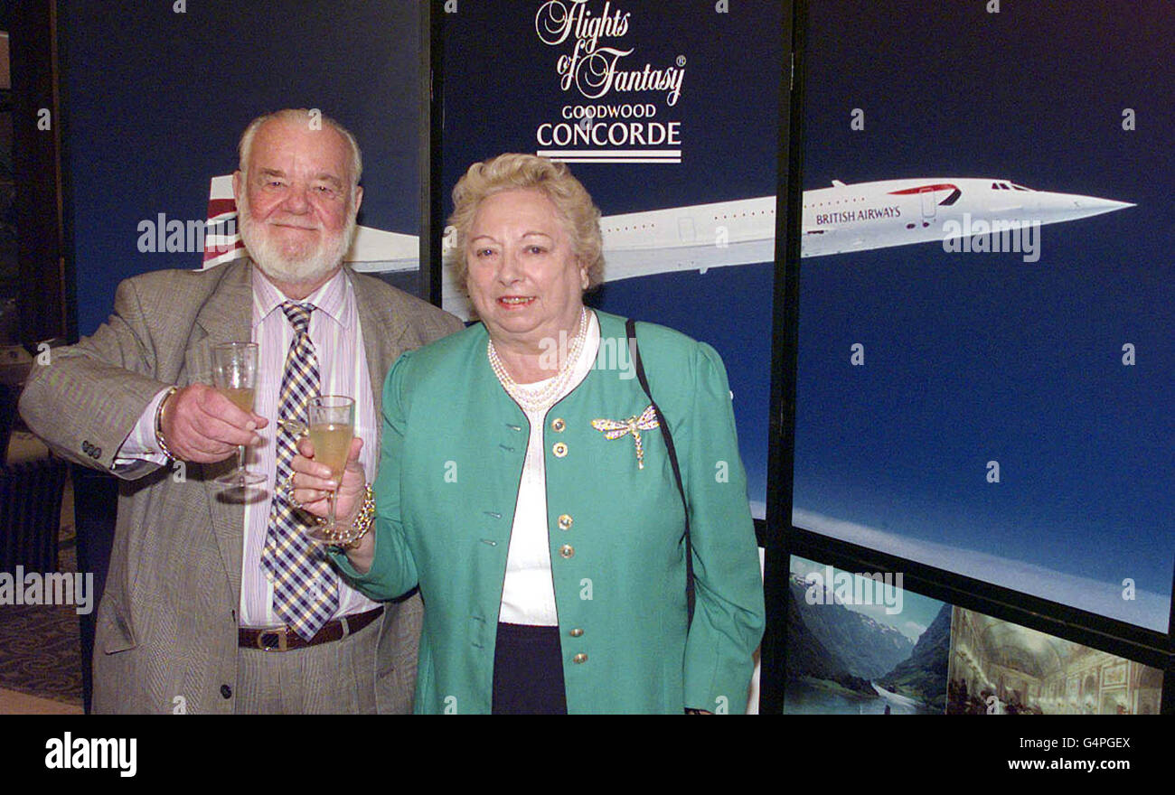 Solar eclipse from the ocean hi-res stock photography and images - Alamy