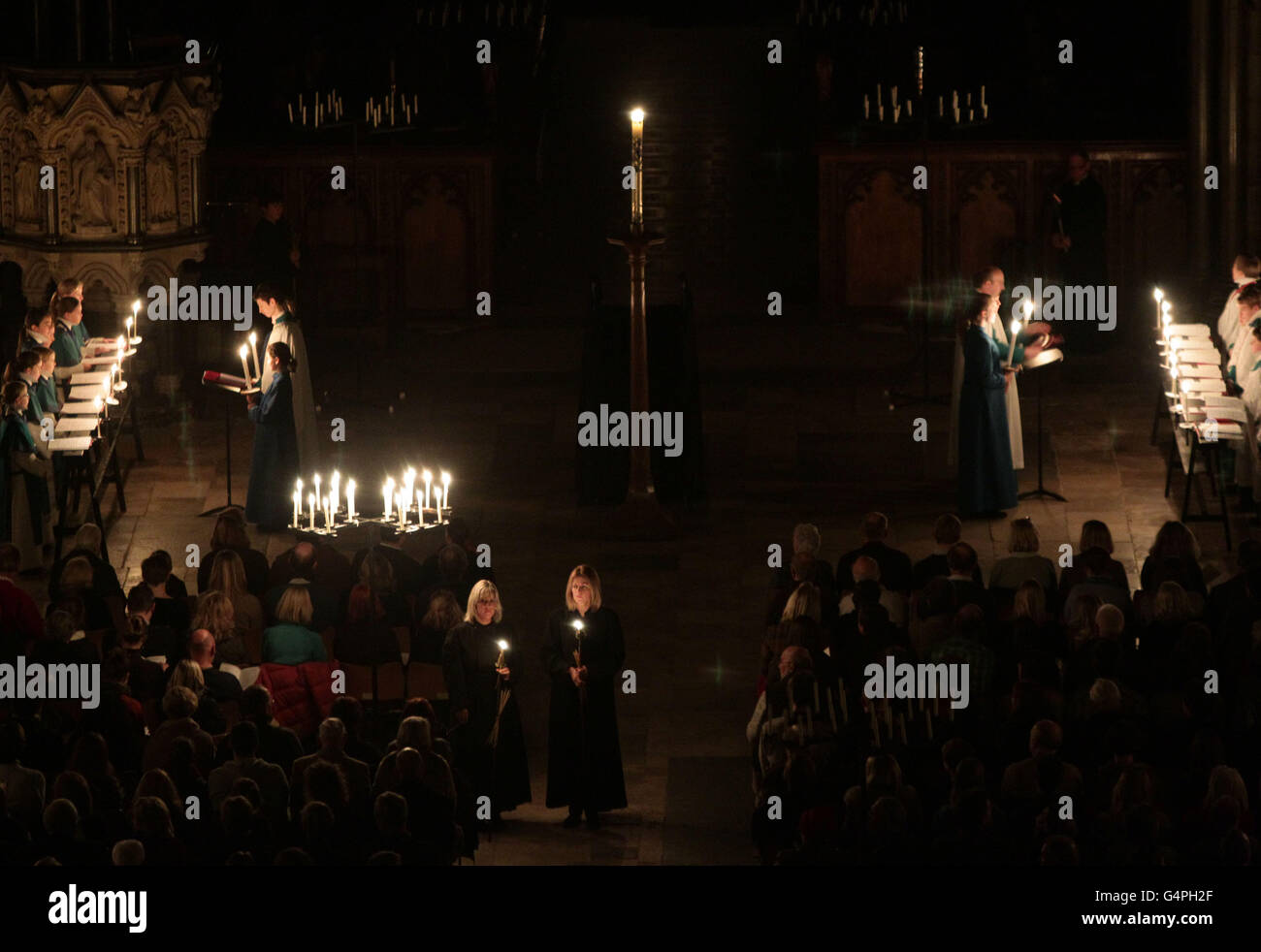 The Advent Procession 'From Darkness to Light' event at Salisbury ...