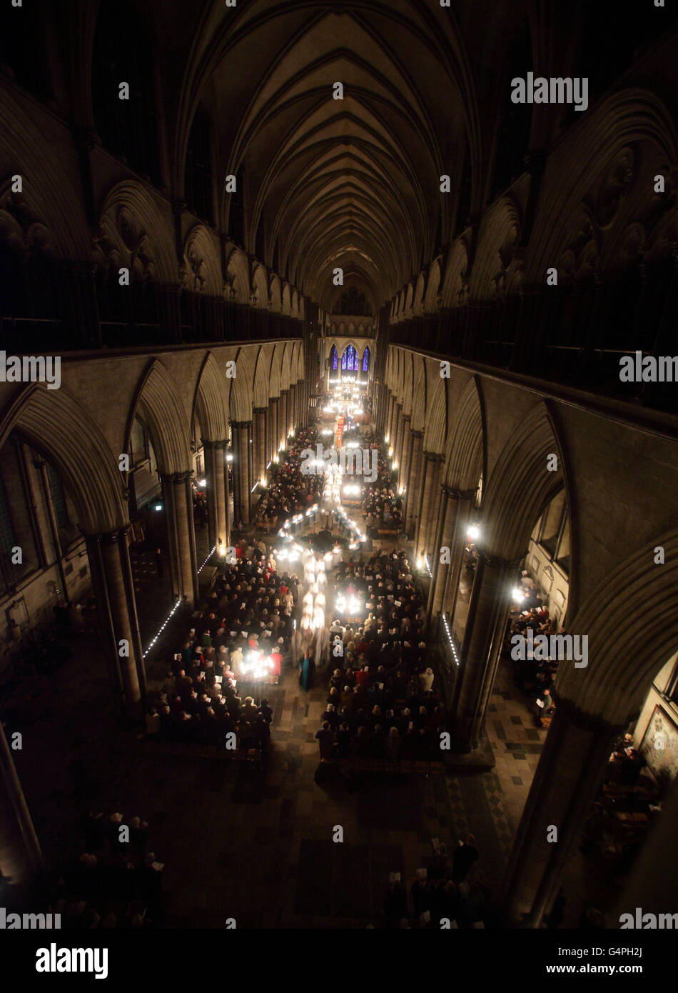 The Advent Procession 'From Darkness to Light' event at Salisbury ...