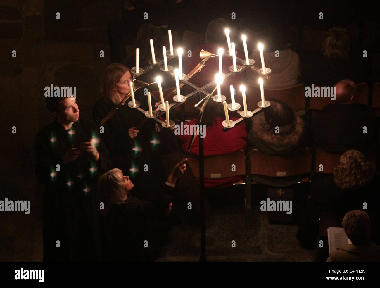 The Advent Procession 'From Darkness to Light' event at Salisbury ...