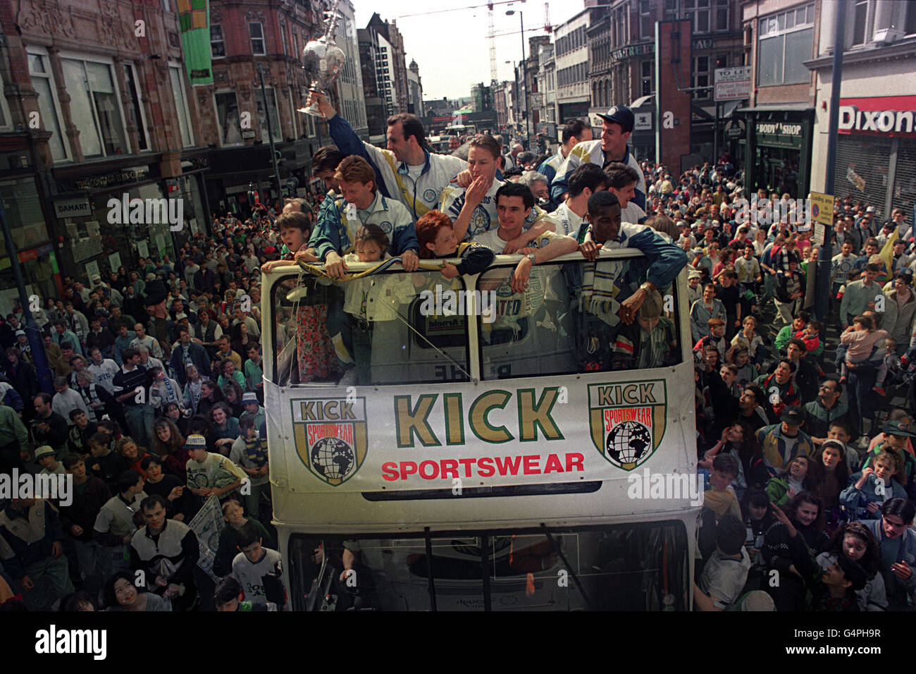 The victorious Leeds United team parade the League Championship Trophy ...