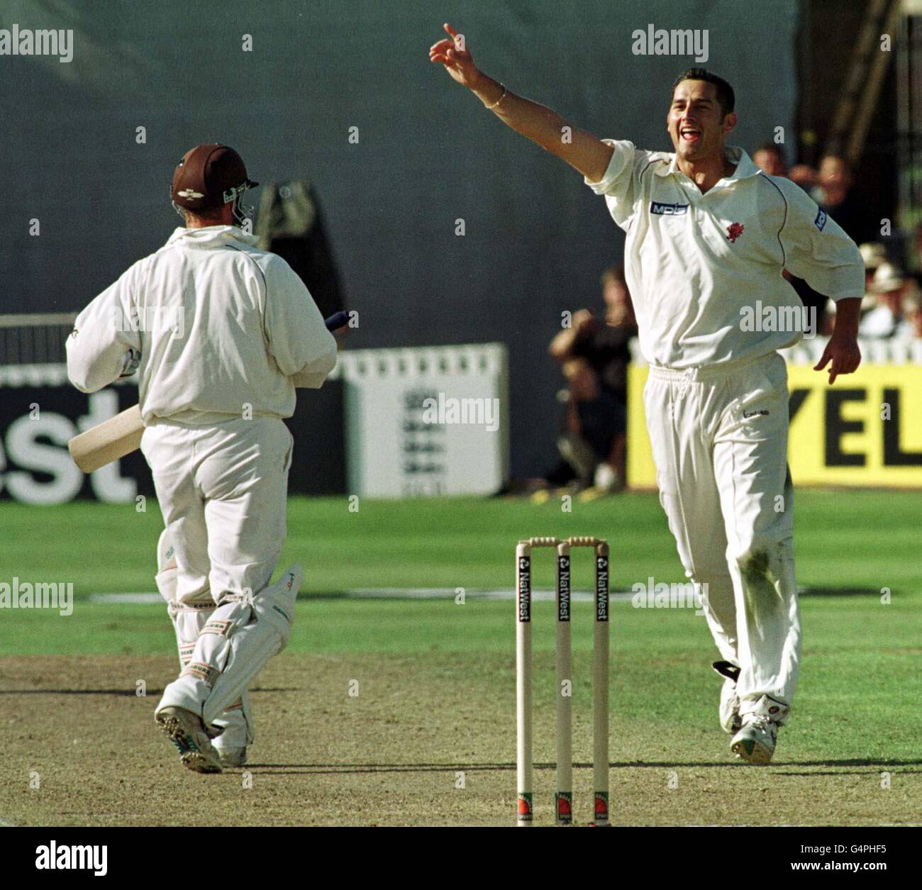 Sport cricket celebrating arm raised hi-res stock photography and ...