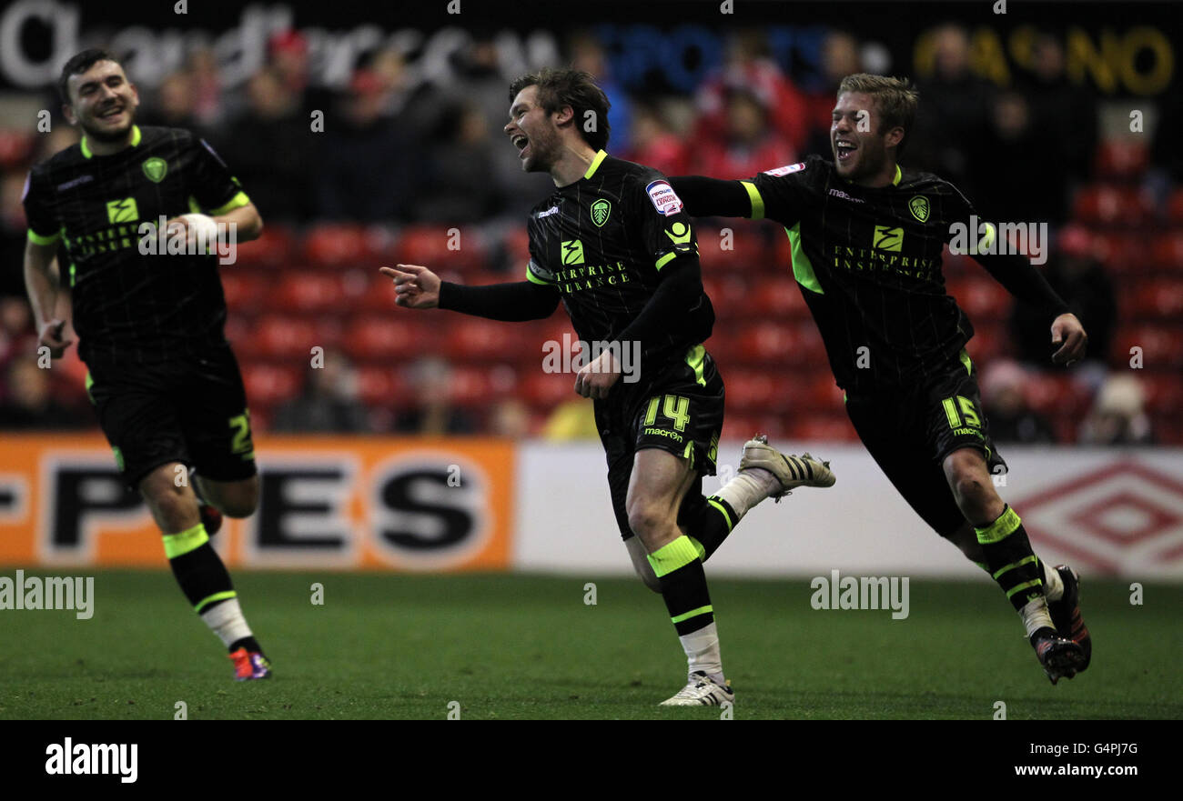 Leeds uniteds jonathan howson hi-res stock photography and images - Alamy