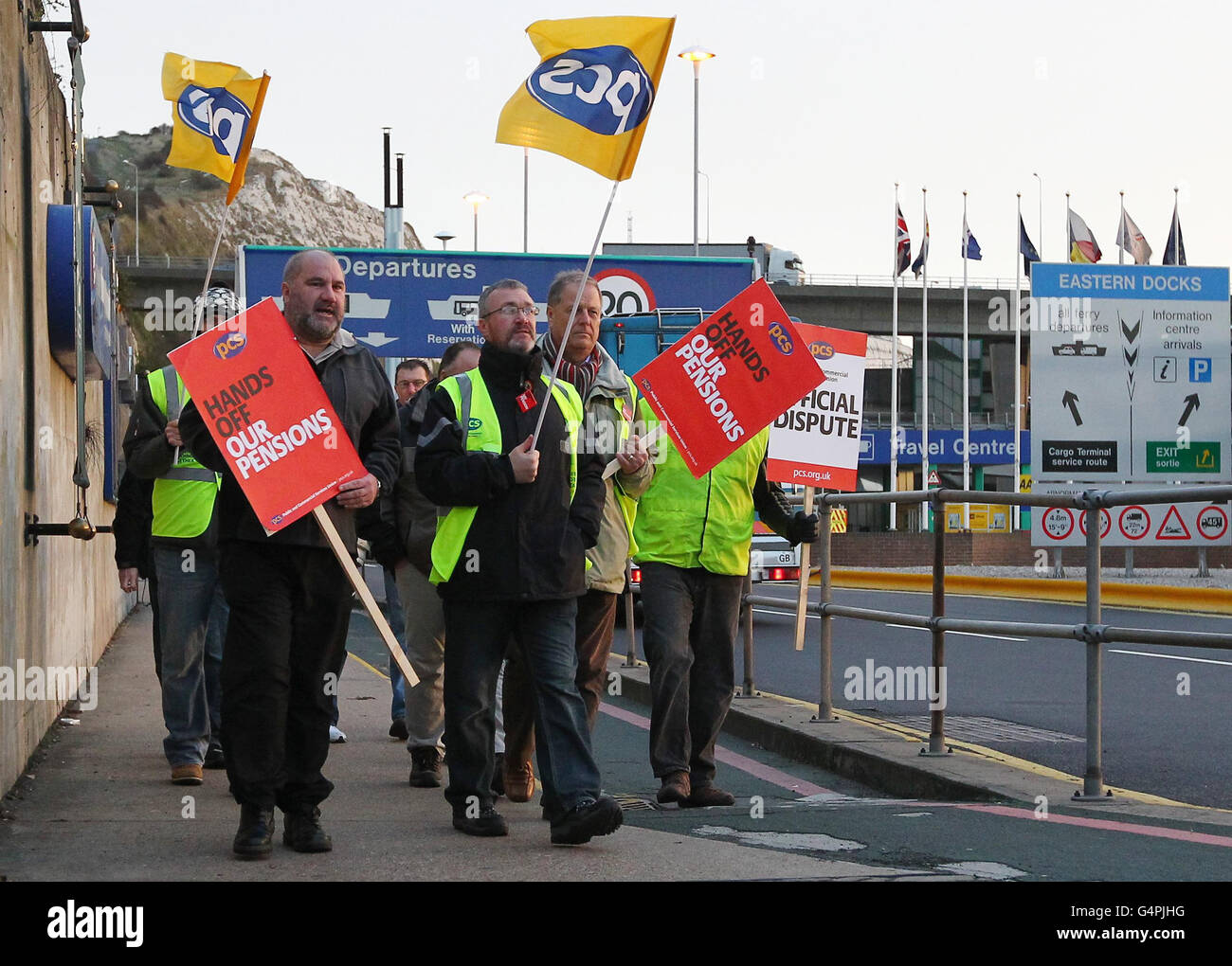 Port workers strike hi-res stock photography and images - Alamy