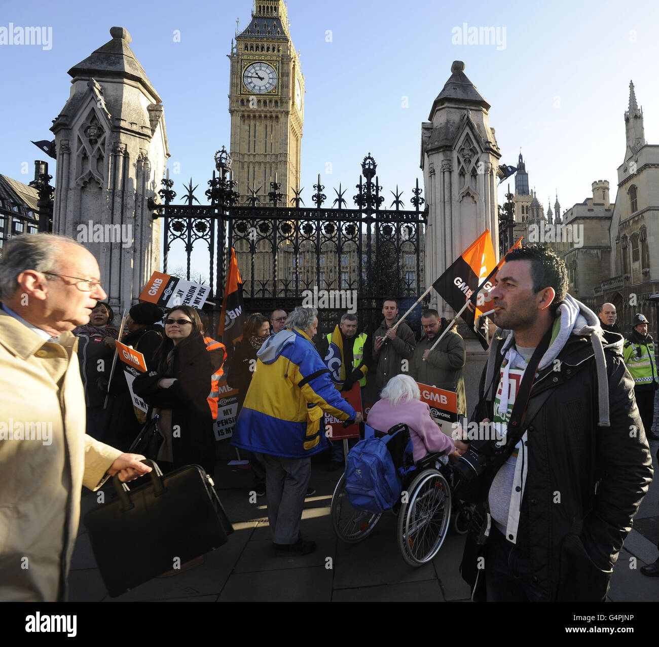 Striking public workers outside the houses of parliament hi-res stock ...