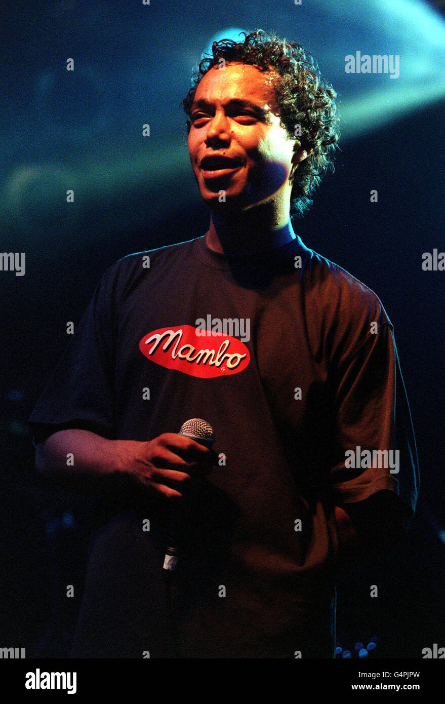 The singer finley quaye performing on stage to a 10 hi-res stock ...