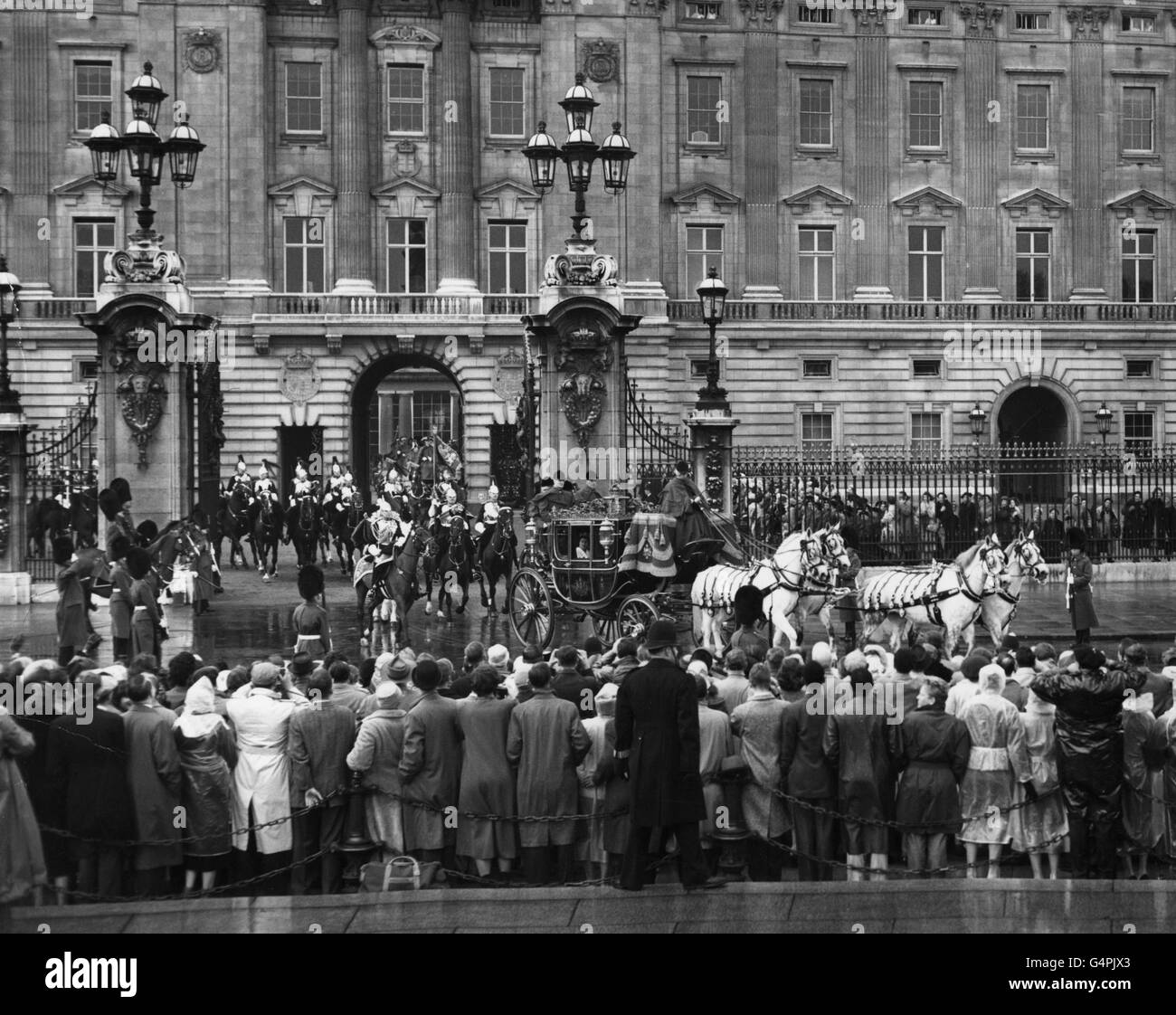 Royal procession leaves Black and White Stock Photos & Images - Alamy