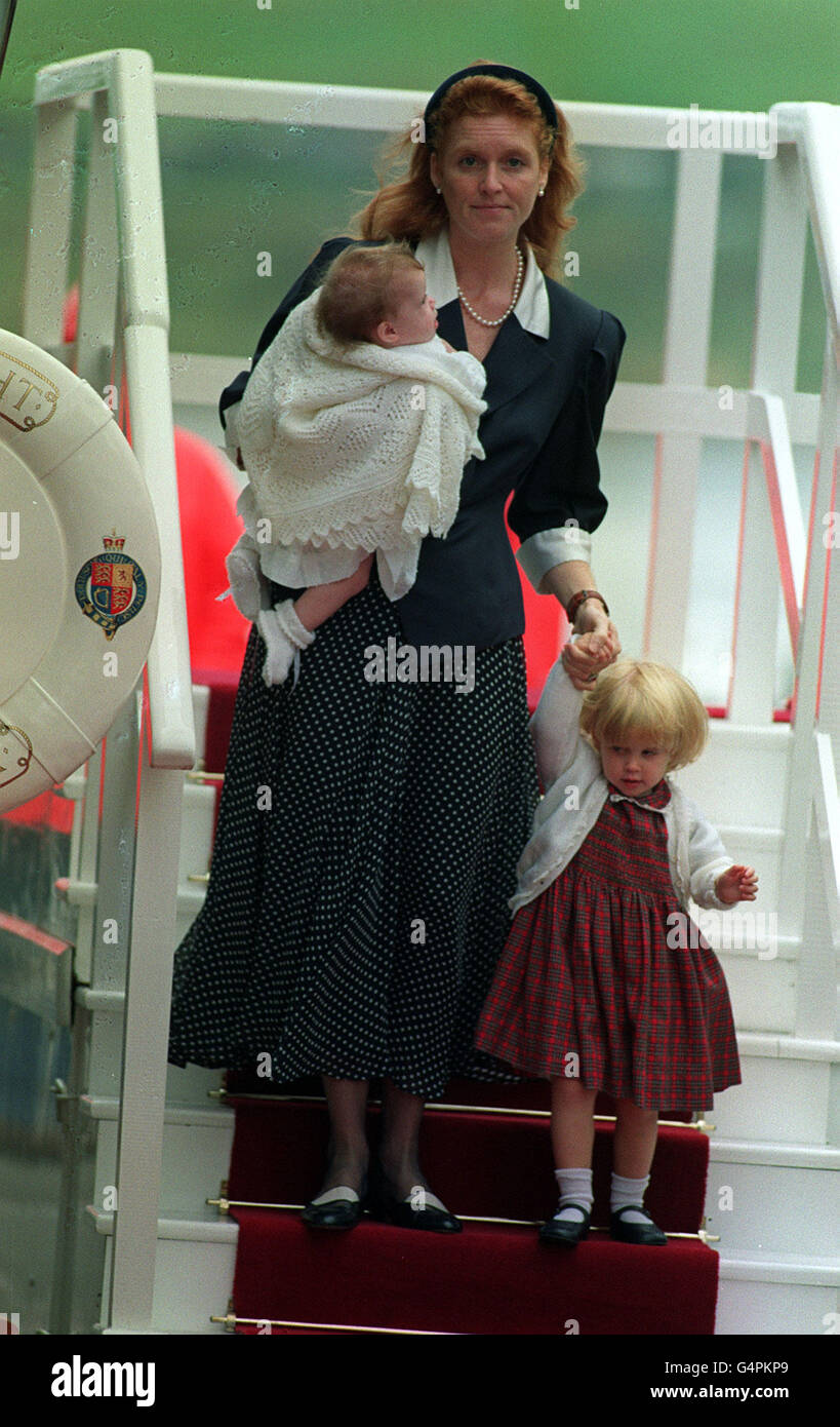 Full Length Celebrity Holding Hands High Resolution Stock Photography ...