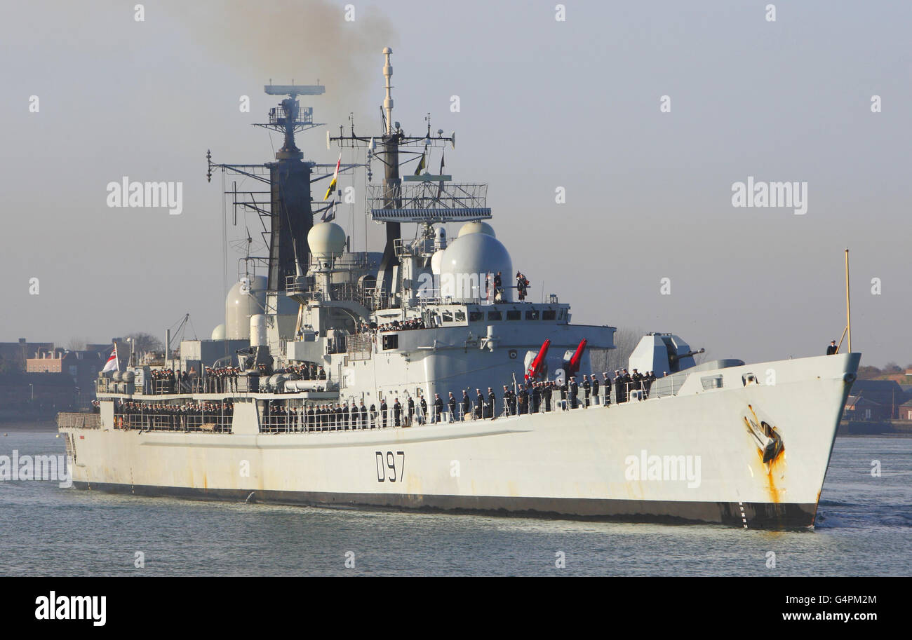 The Type 42 destroyer HMS Edinburgh returns to Portsmouth Naval Base in ...