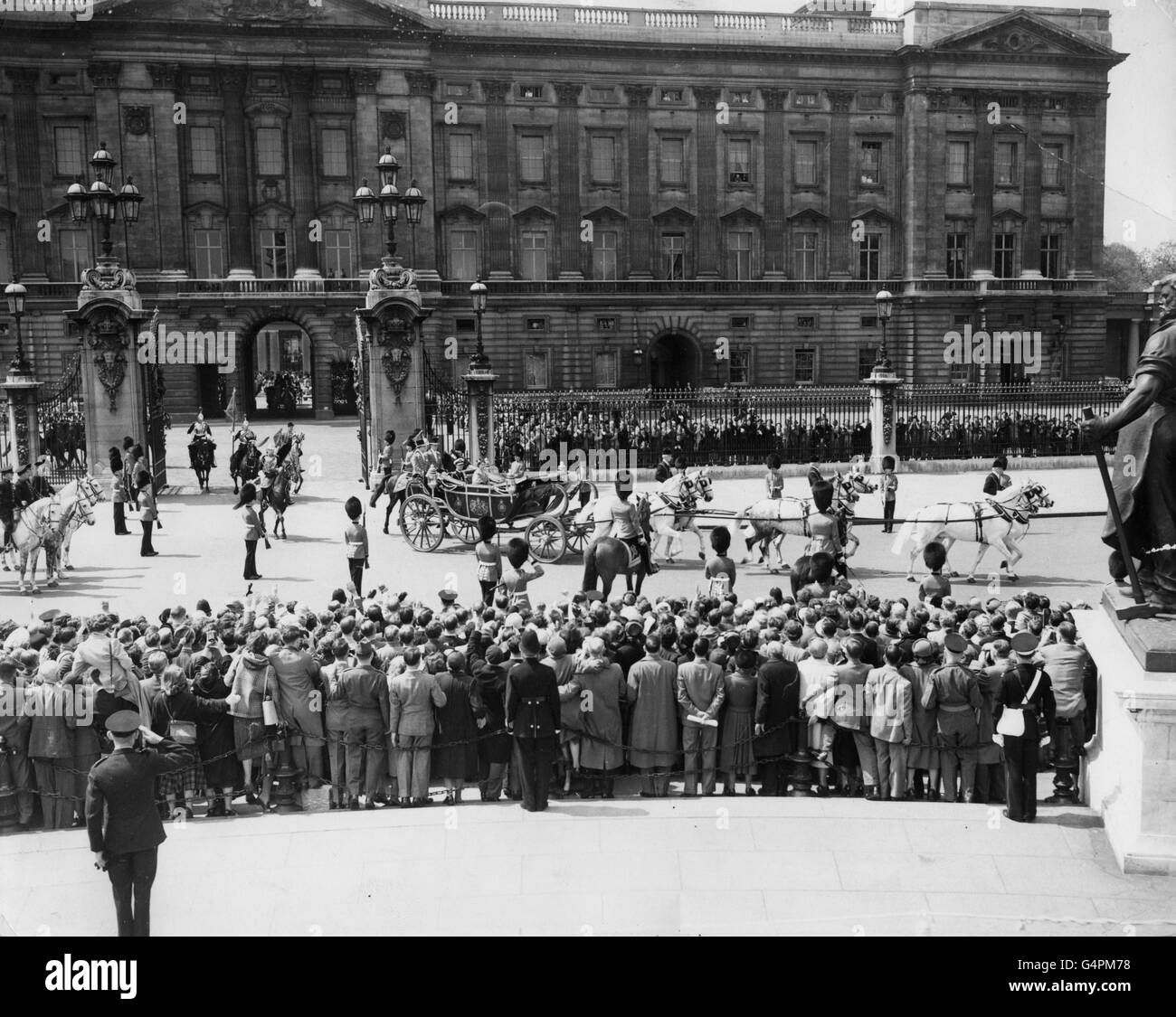 Queen duke edinburgh welcome Black and White Stock Photos & Images - Alamy