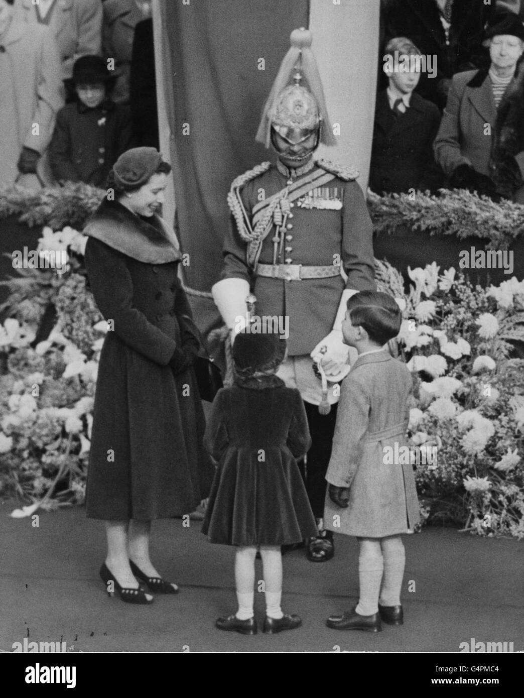 Queen elizabeth ii with children hi-res stock photography and images ...
