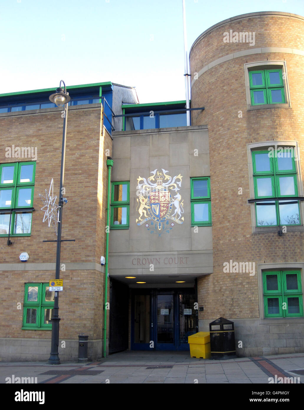 General view of luton crown court hi-res stock photography and images ...