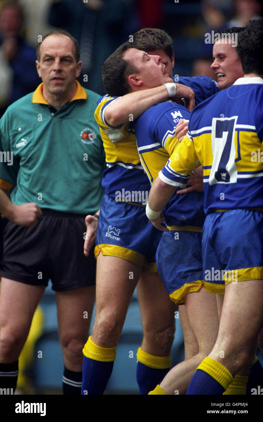 Garry schofield celebrates team mates hi-res stock photography and ...