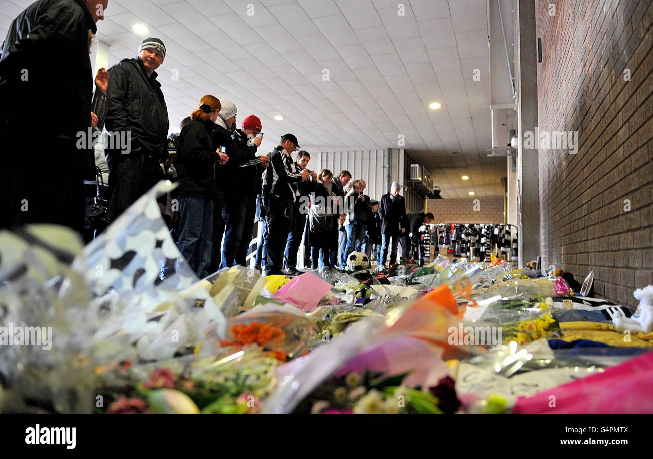 Tributes outside sports direct arena hi-res stock photography and ...