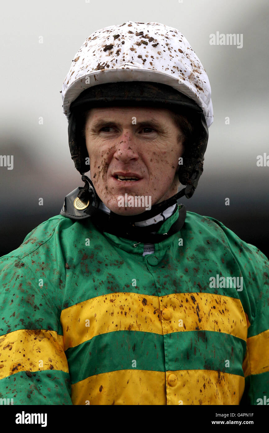 Horseracing head head shot tony mccoy tony hi-res stock photography and ...