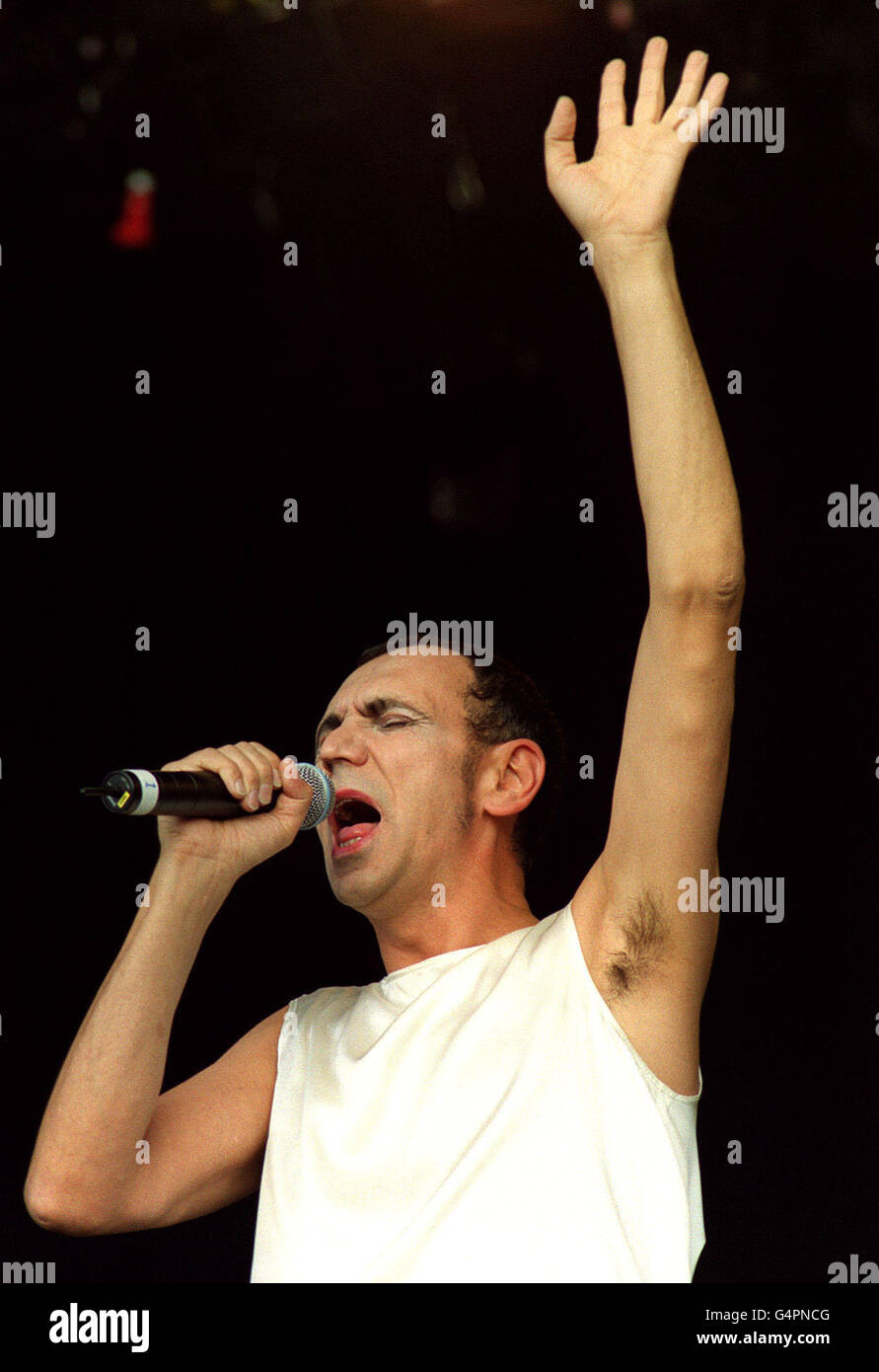 Kevin rowland dexys midnight runners hi-res stock photography and ...