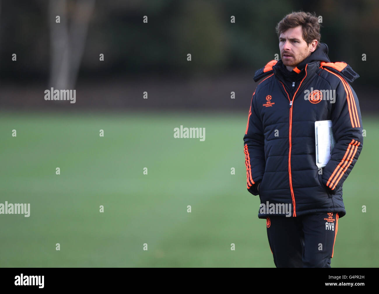 Chelsea players at cobham training ground hi-res stock photography and ...