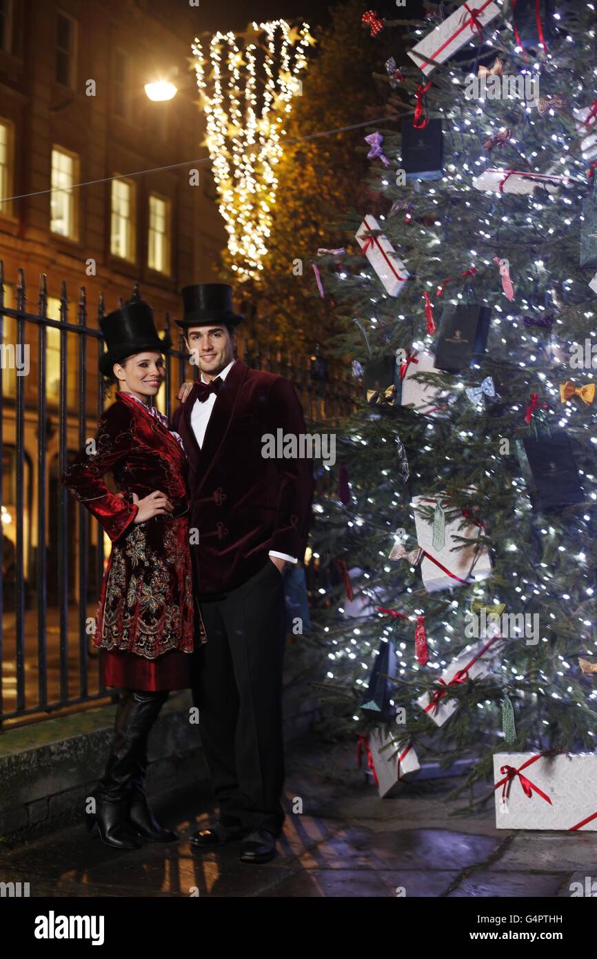 (Left - right) Juliet Johns and Paul Knops dressed as London Dandies to ...