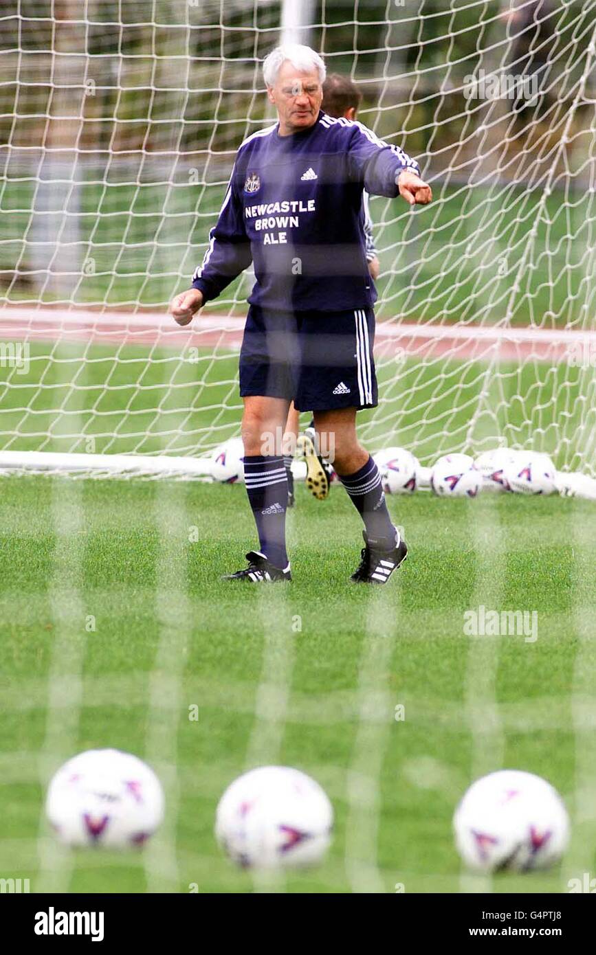 Newcastle manager bobby robson at training hi-res stock photography and ...