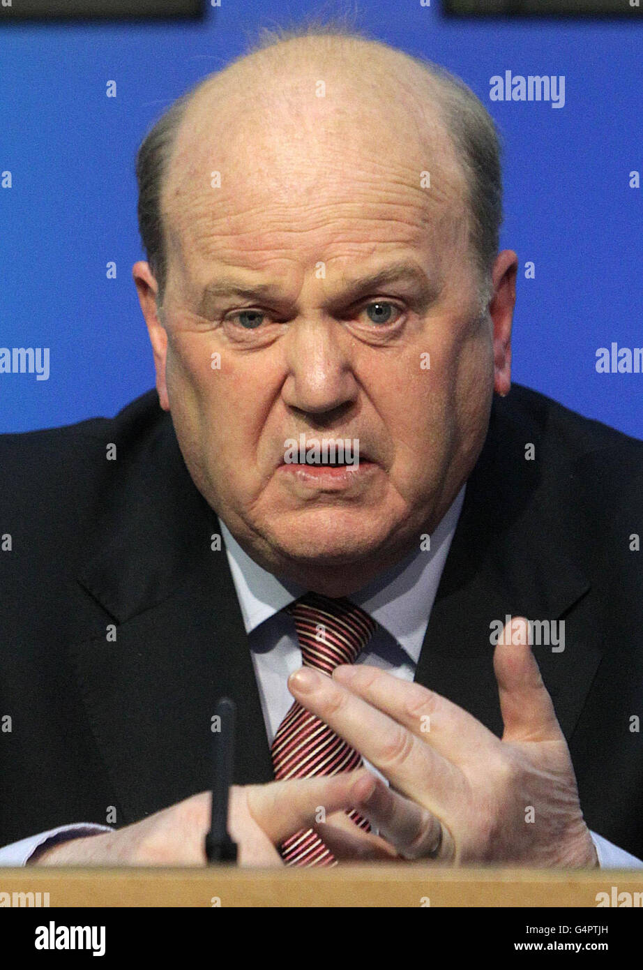 Irish budget head shot headshot mangrr hi-res stock photography and ...