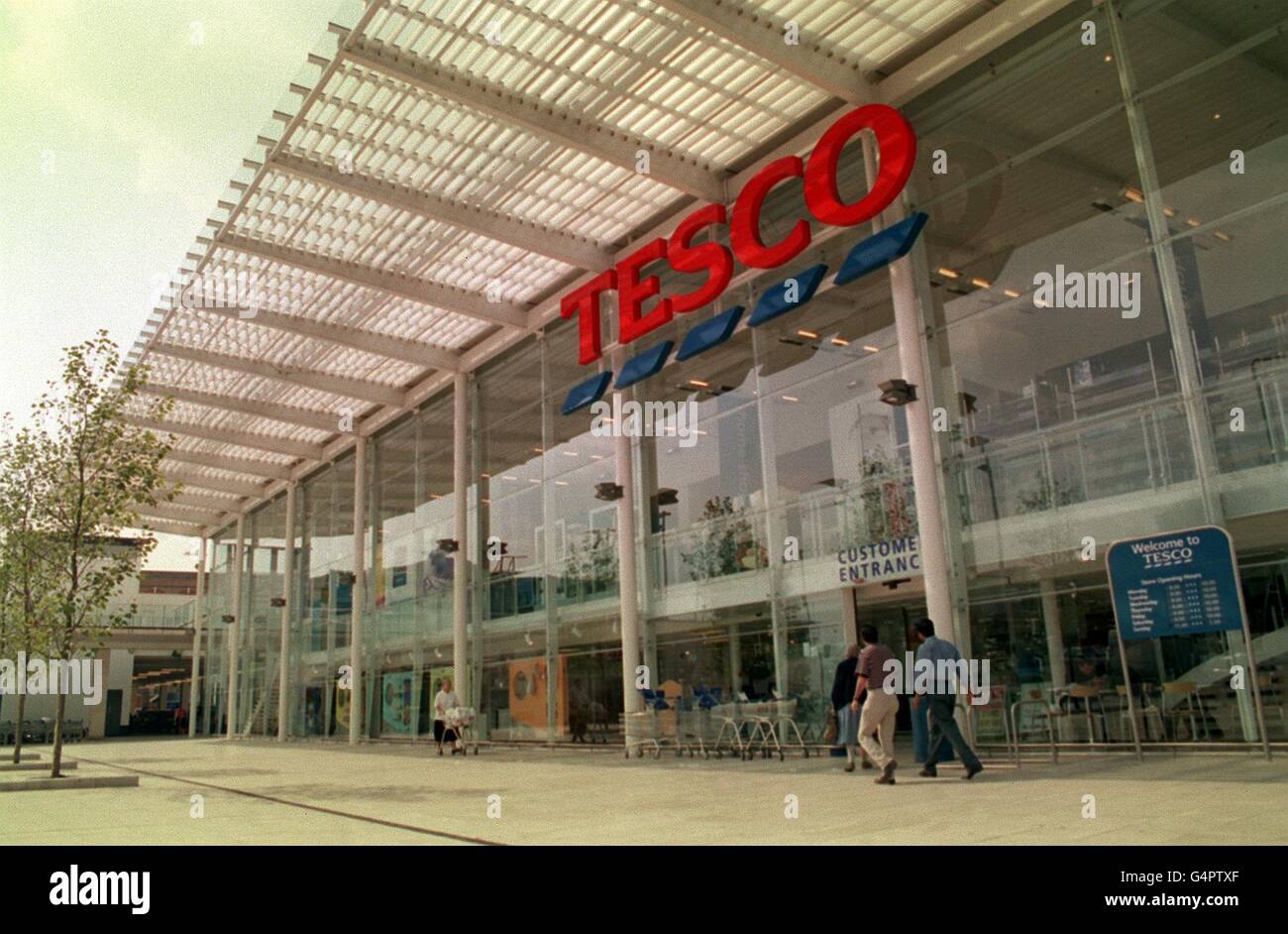 Tesco prices logo hi-res stock photography and images - Alamy